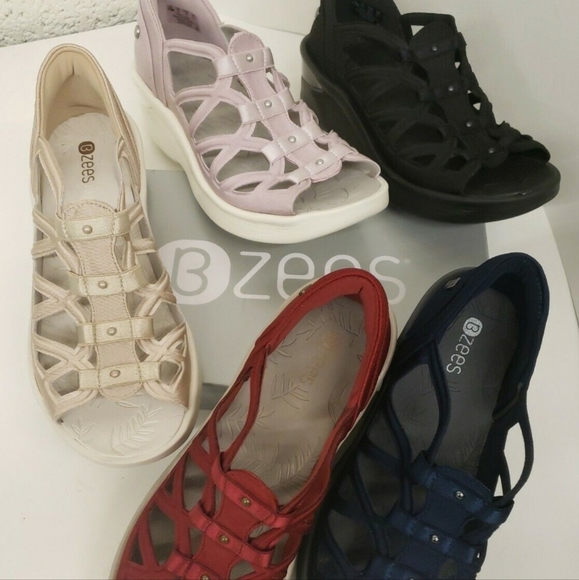 Bzees | Shoes | New Bzees Sapphire Wedge Heel Sandals Washable ...